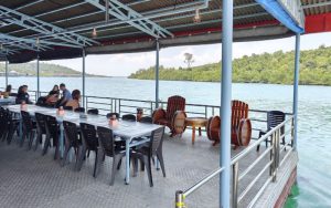 5 Most Popular Batam Seafood Restaurants You Must Visit - BATAMFAST BLOG
